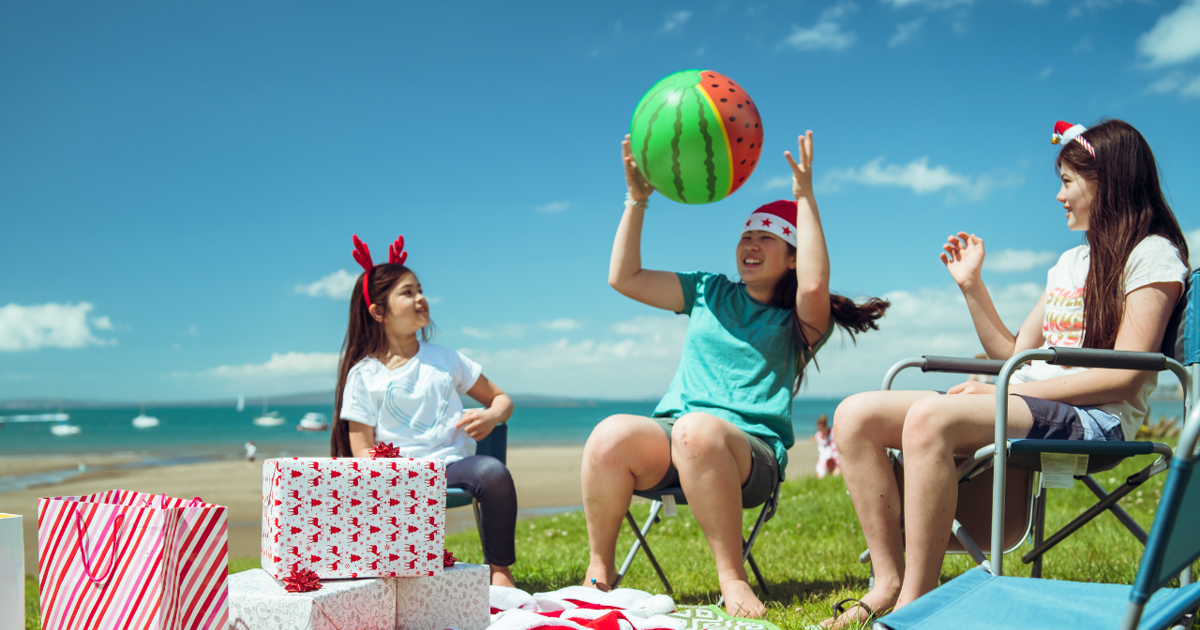 4 tips to save money when Christmas shopping | Instant Finance